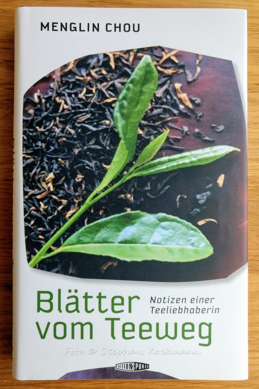 Menglin Chou und die Blätter vom Teeweg - Tee-Suche.de